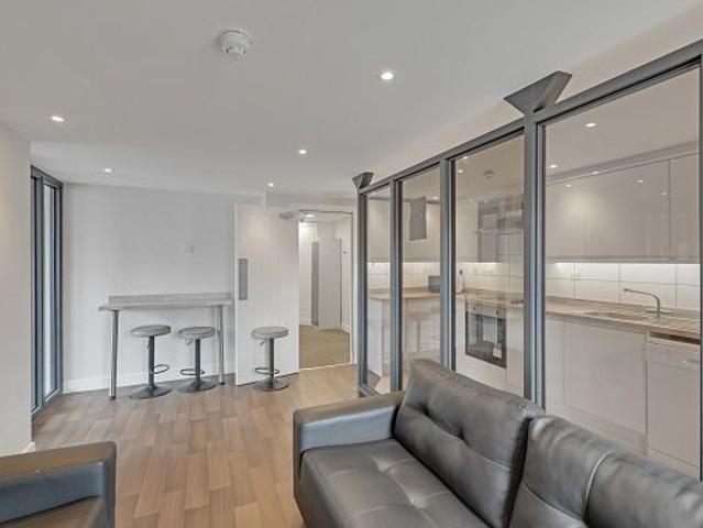 Rooms Available in a Modern 6 Bedroom, 6 Bathroom City Centre Apartment