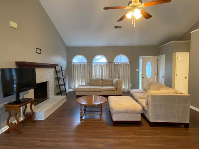 Rooms available in great ranch home available with 3 bedrooms and 2 bathrooms! Kitchen features many cabinets for lots of storage and opens to living room with large windows which provide lots of natural light and high vaulted ceilings.