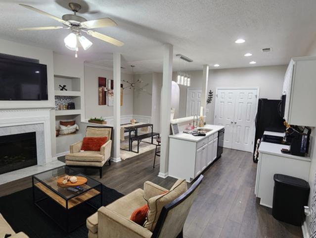 Rooms available in fully furnished, ready to move in townhouse, minutes from Hartsfield Jackson Airport located in a very quiet neighborhood