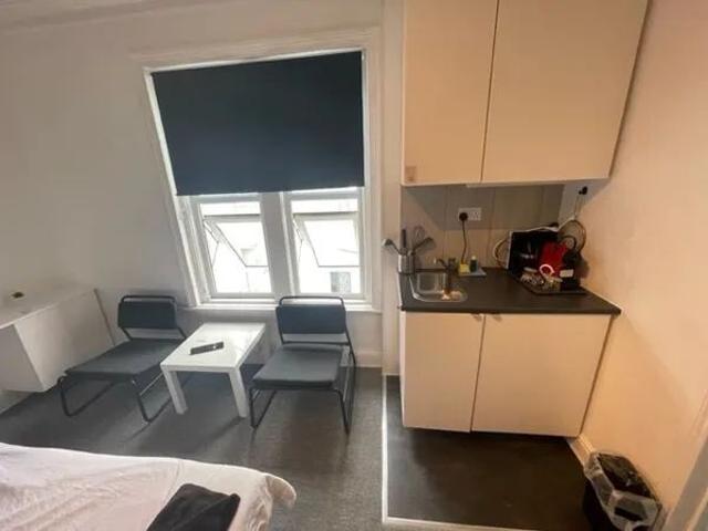 Rooms Available, Southcote Road 8