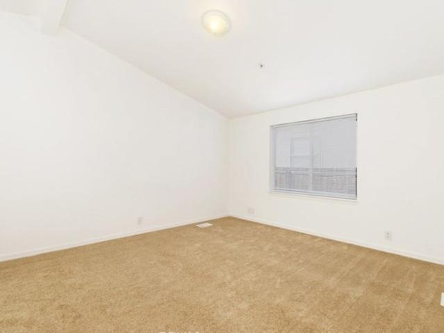 Rooms for rent women only