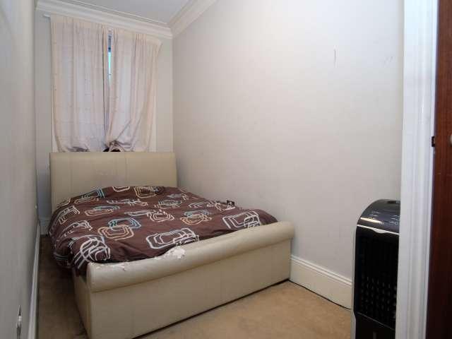Rooms for rent in 4Bedroom Apartment in Westminster, London