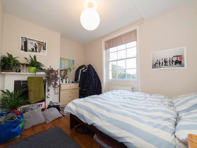 Rooms for rent in 5 bedroom Apartment in Lambeth, London