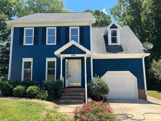 Rooms for rent in this fully renovated home featuring newly installed laminate flooring in the rooms and vinyl flooring in the bathroom.