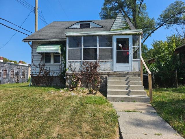 Rooms for rent in a three bedroom house