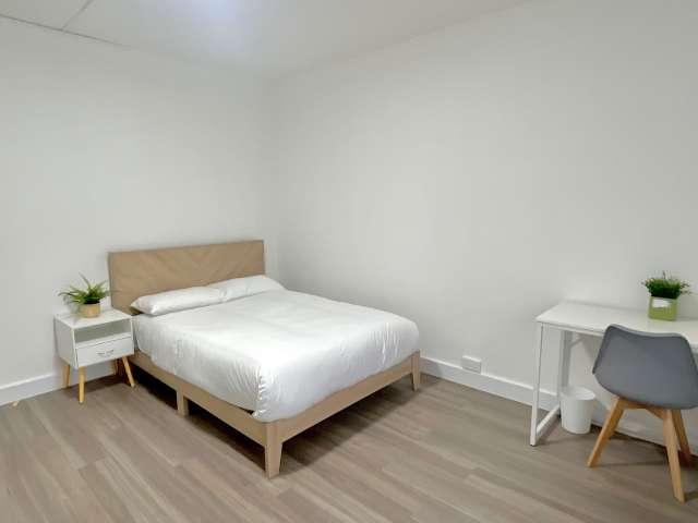 Rooms for rent in a 3 bedroom apartment in London