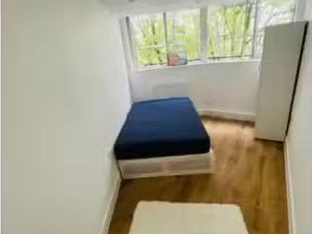 Rooms for rent in a 6 bedroom house in London
