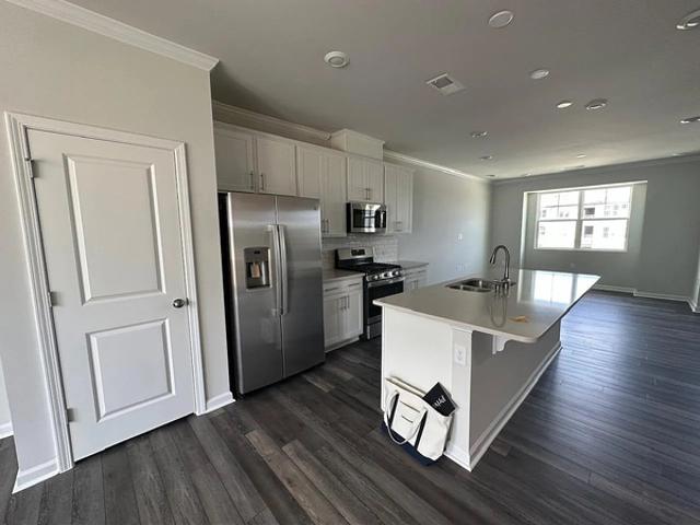 Rooms for rent in brand new 3 story 3bed 3.