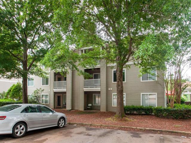 Rooms for rent in fantastic 4 bedroom, 4 bath condo with shared space in the main living area and kitchen. Located in the highly desirable area near NCSU and Lake Johnson.