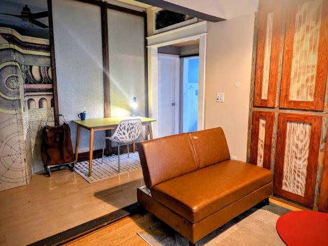 Rooms for rent in home