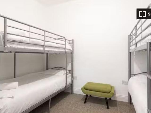 Rooms for rent in Residence in Earl's Court, London