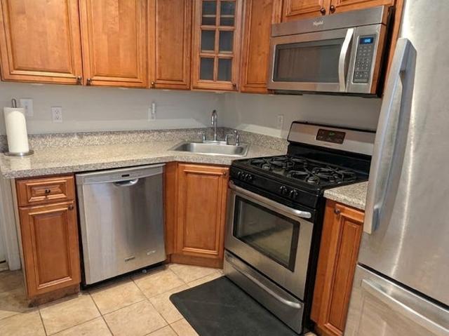 Rooms for Rent – Large 5 Bed 2.5 Bath in Medford