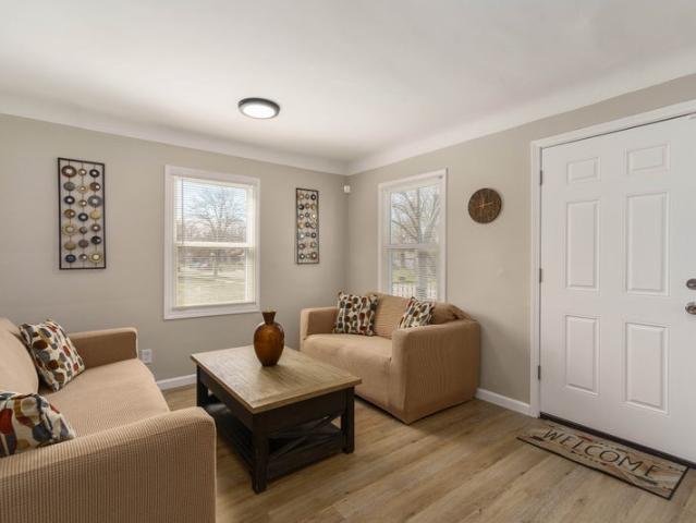 ROOMS FOR RENT NEAR SEVEN MILE & EVERGREEN
