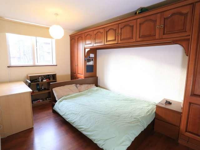 Rooms in a 4 Bedroom Apartment for rent in Bethnal Green