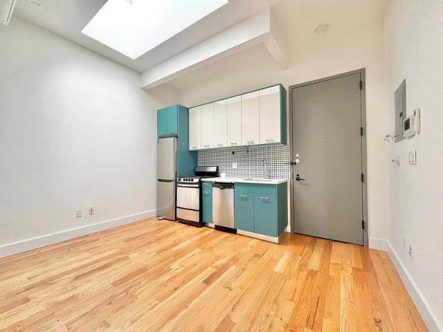 ROOMS in beautiful 3 bed 3 bath in prime Bushwick!