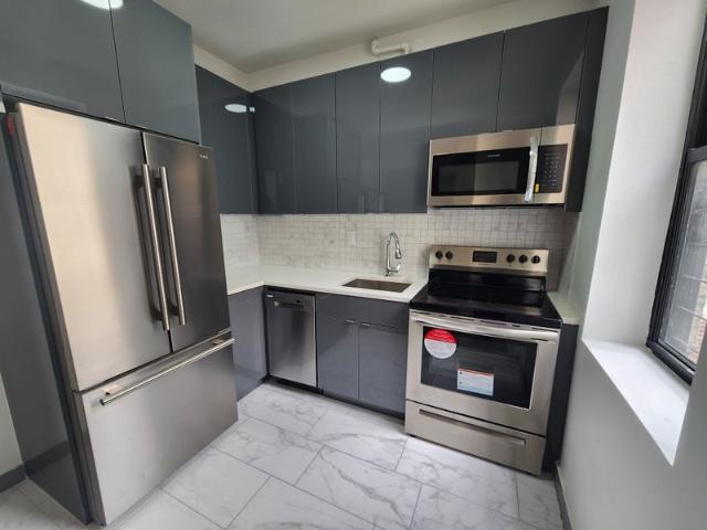 Rooms in renovated apartment Steps from C train