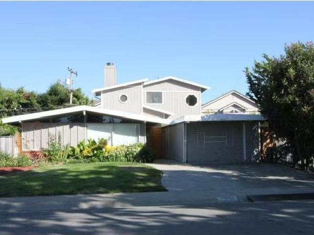 Room/shared bathroom for rent in Cupertino