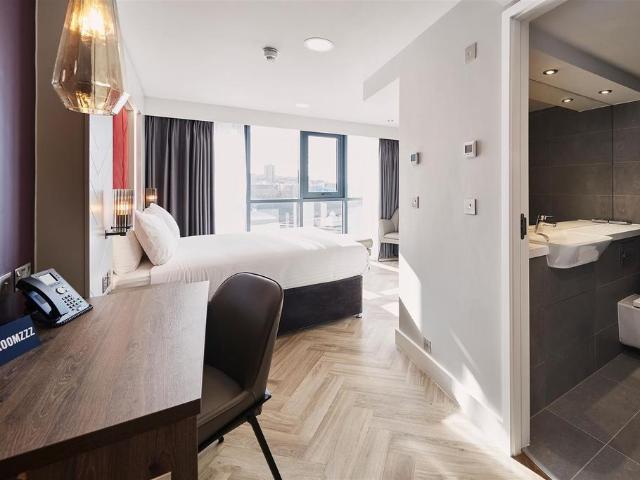 Roomzzz Newcastle City Smart. 1 bed flat to rent £1,950 pcm £450 pw