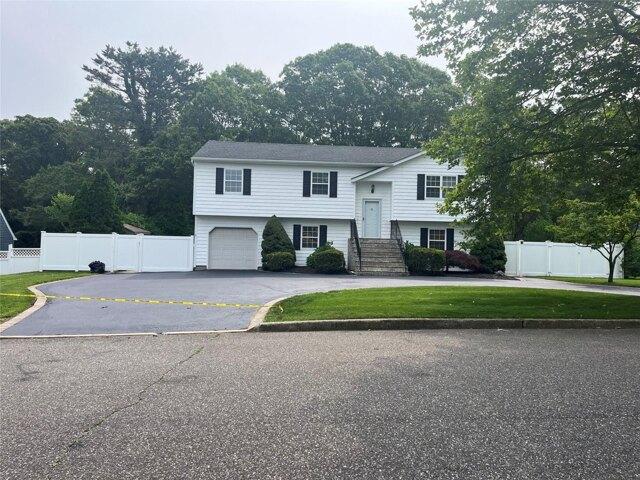 Roosevelt Ave, Selden, Home For Sale
