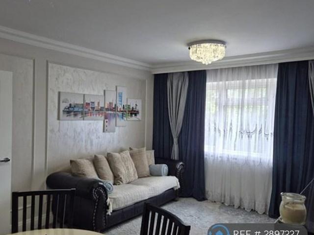 Roosevelt Way, Dagenham, RM10 2 bed maisonette to rent £1,850 pcm £427 pw