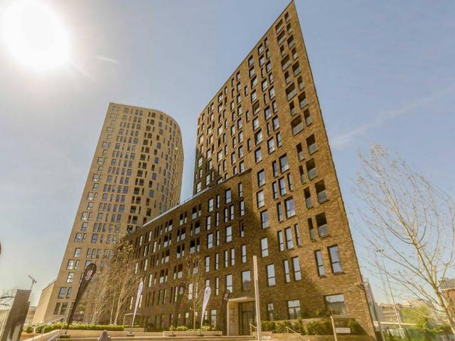 Roosevelt Tower, E14, Canary Wharf. 2 bed flat to rent £2,750 pcm £635 pw