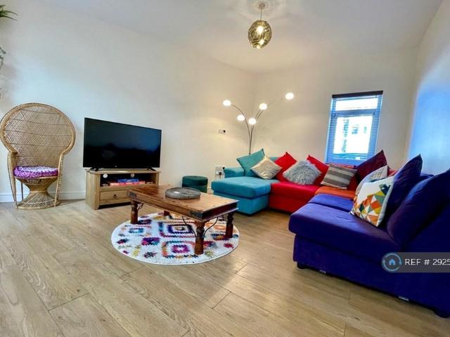 Roath, Cardiff, CF24 4 bed flat to rent £2,000 pcm £462 pw