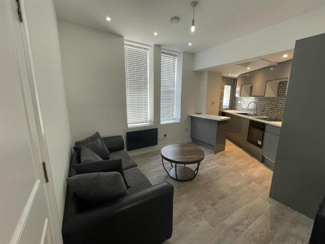 Roath Court Place, Cardiff 1 bed apartment to rent £1,000 pcm £231 pw