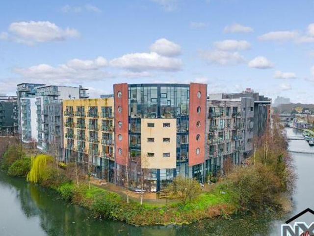 Roach Road, London, 2 Bedroom Flat