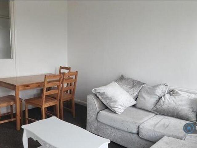 Roachdale, Manchester, 4 Bedroom Flat
