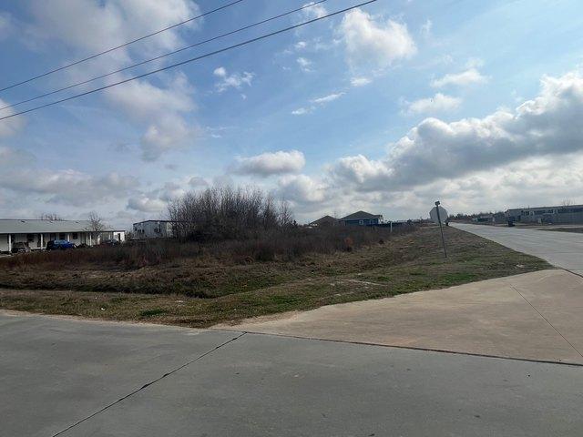 Road, Cleveland, TX 77327