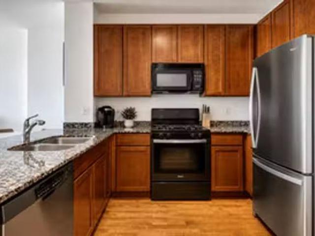 Roam Suite Rentals, 210 South Desplaines St, West Loop Gate.