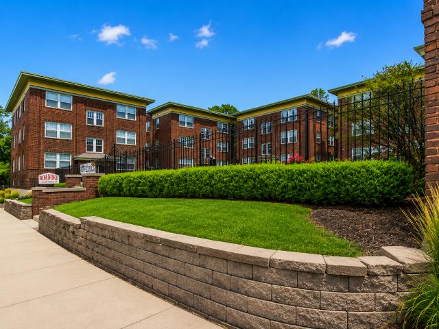 Roanoke Court Apartments 1 Bedroom Apartment for Rent at 3675 Southwest Trfy, Kansas City, MO 64111 Valentine