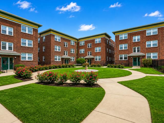 Roanoke Court Apartments 1 Bedroom Apartment for Rent at 3675 Southwest Trfy, Kansas City, MO 64111 Valentine