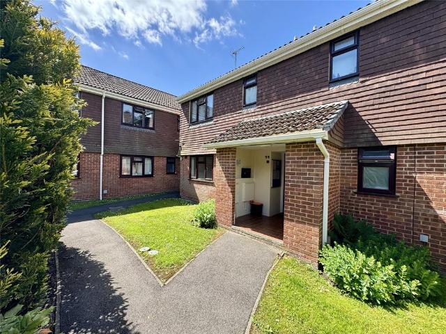 Robyns Way, Edenbridge, Kent, TN8 1 bed flat to rent £1,195 pcm £276 pw