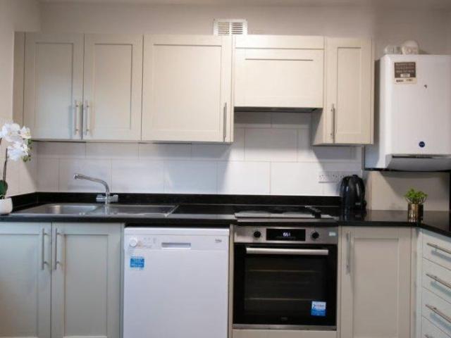 Rob Roy Avenue 6 bed house share to rent £3,246 pcm £749 pw
