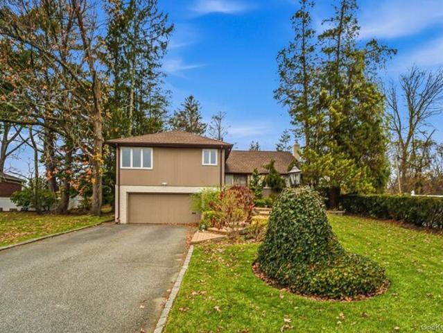 Robby Ln, Manhasset Hills, Home For Sale