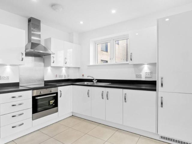 Robert Lewis House, 36 Mallards Road, Barking IG11, 2 bed flat to rent, £1,100 pcm | PrimeLocation