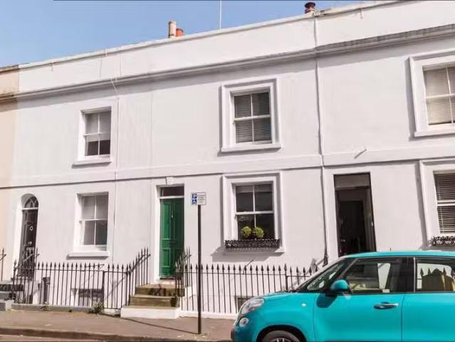 Robert Street, Brighton, East Susinteraction. 3 bed terraced h.