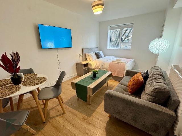 Robert Street, Ucl/Regents Park NW1, 4 bed flat to rent, £5,200 pcm | PrimeLocation