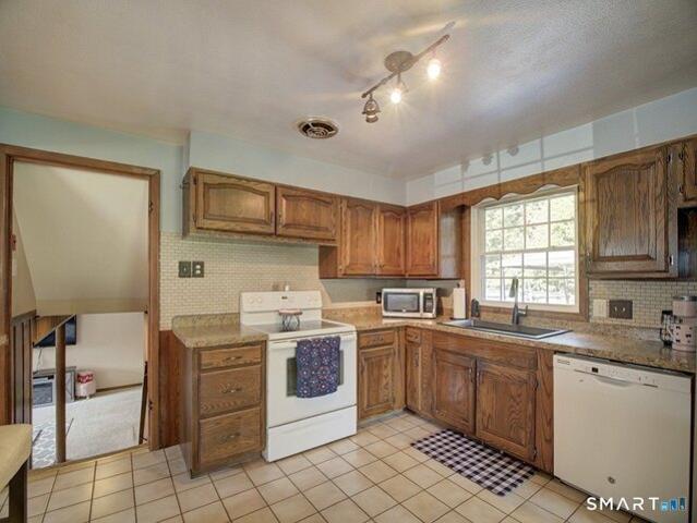 Roberta Rd, North Haven, Home For Sale