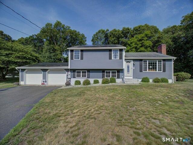 Roberta Rd, North Haven, Home For Sale