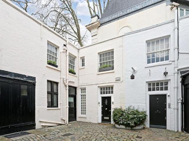 Roberts Mews, Belgravia SW1X, 2 bed property to rent, £5,850 pcm | PrimeLocation