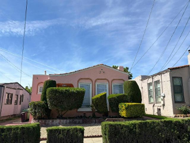 Roberts Ave