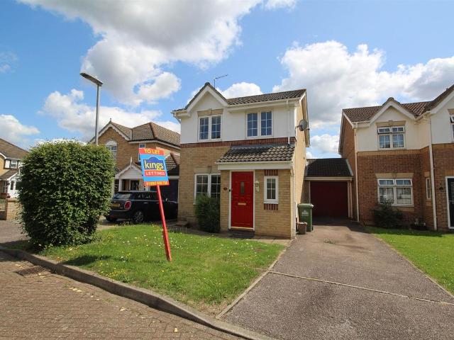 Roberts Close, Cheshunt EN8, 3 bed link detached house to rent, £2,150 pcm | PrimeLocation