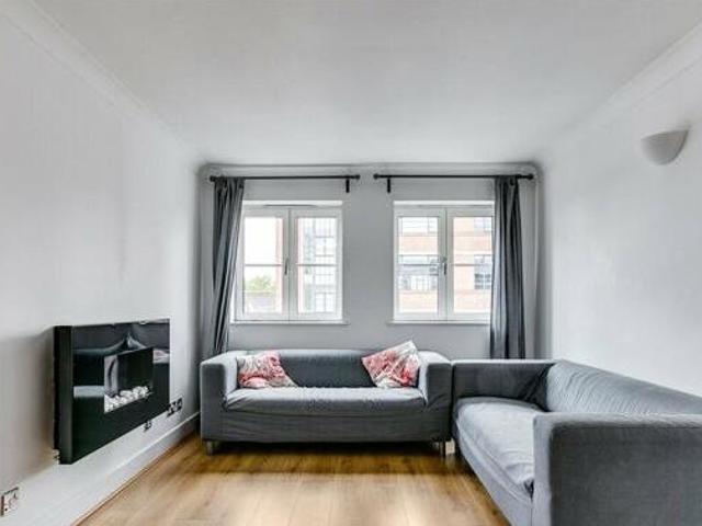 Roberts Court, Essex Road, 2 Bedroom Flat