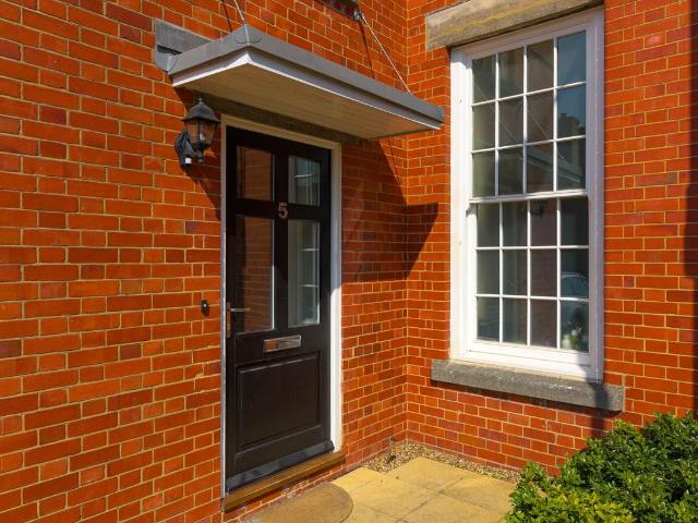 Roberts Court, Sherwood Way, Epsom KT19, 2 bed flat to rent, £2,100 pcm | PrimeLocation