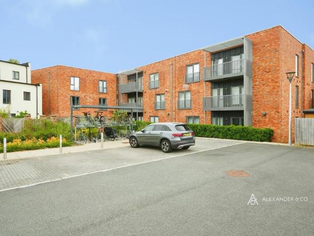 Roberts Drive, Bicester OX25 2 bed flat to rent £1,850 pcm £427 pw