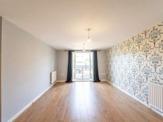 Roberts Place, Dagenham, RM10