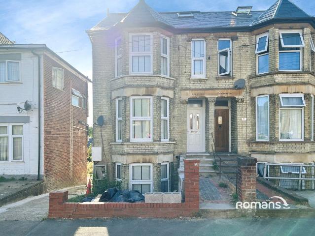 Roberts Road, High Wycombe, Buckinghamshire HP13, Studio to rent, £925 pcm | PrimeLocation
