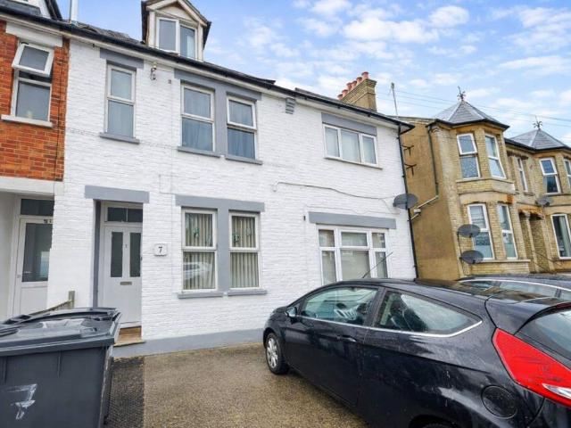 Roberts Road HP13, 5 bed shared accommodation to rent, £737 pcm | PrimeLocation
